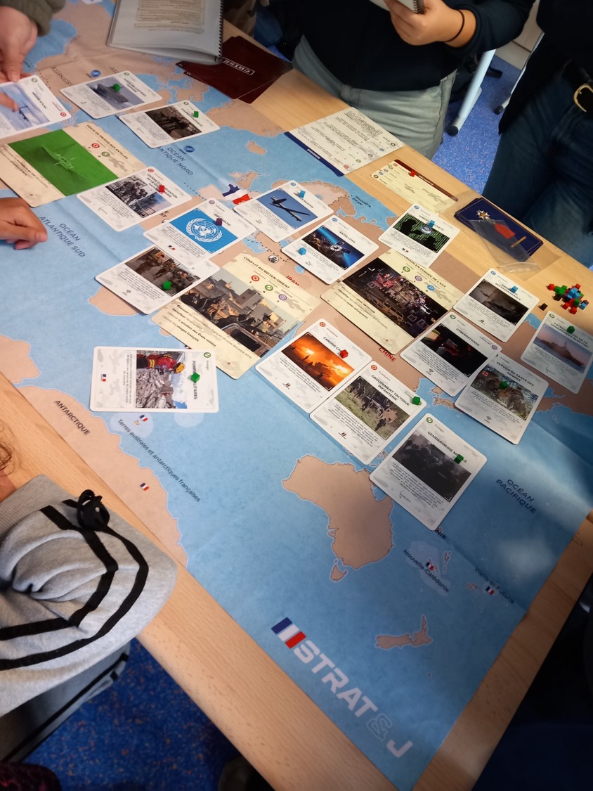 🛡️ La classe Défense et les 5èmes SEGPA à la découverte de la Défense ...